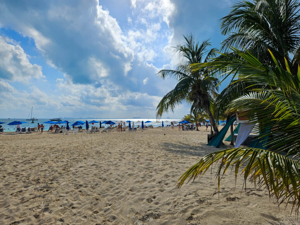 6 Best Beaches on Isla Mujeres + 5 to Avoid
